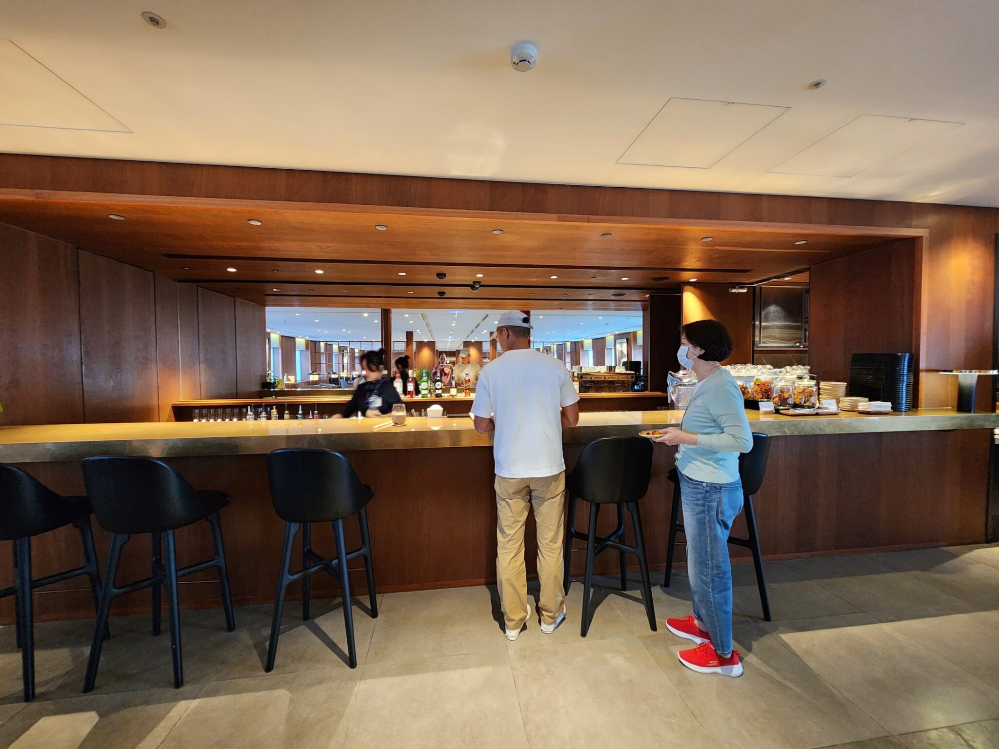 [Randy飛行紀錄] Cathay Pacific Lounge TPE & Cathay Pacific Business Class ...